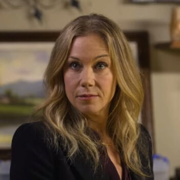 Dead To Me Jen Harding Outfits Guide