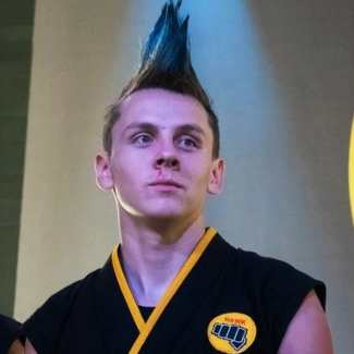 How To Dress Like Dress Like Eli Moskowitz Guide For Cosplay & Halloween