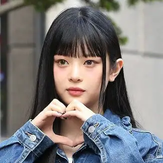 How To Dress Like Hanni Guide For Cosplay & Halloween